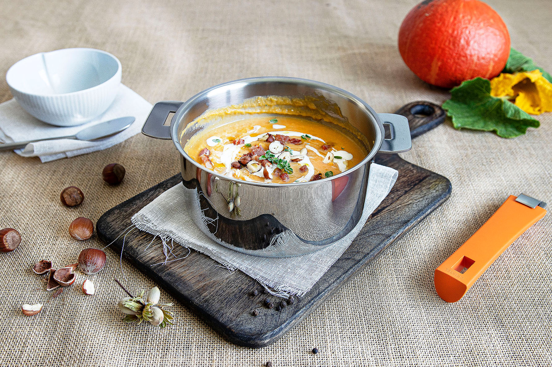 Velouté de potiron aux lardons et noisettes